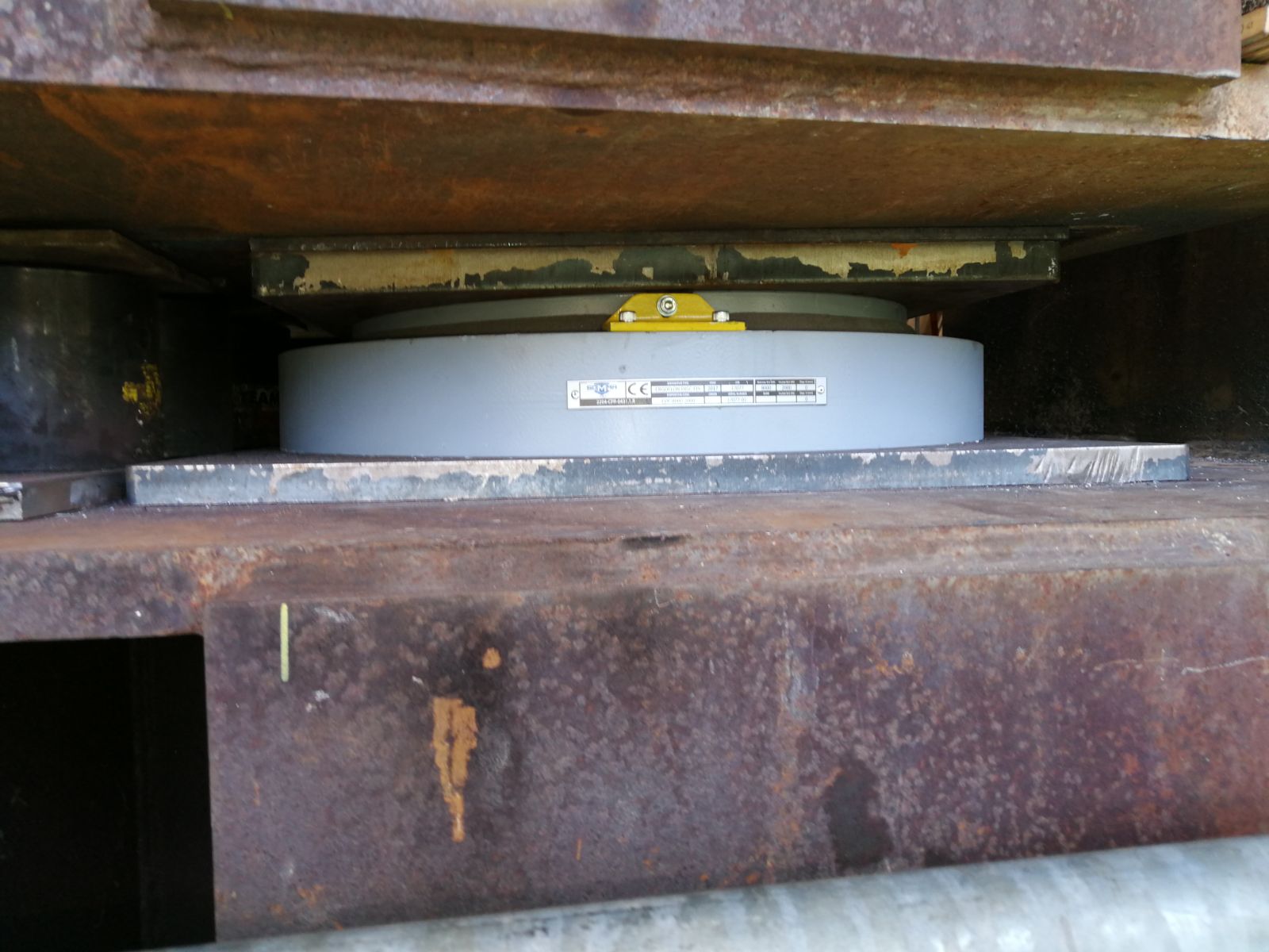 Appoggi a disco elastomerico confinato - ERGOFLON DISC - Somma ...